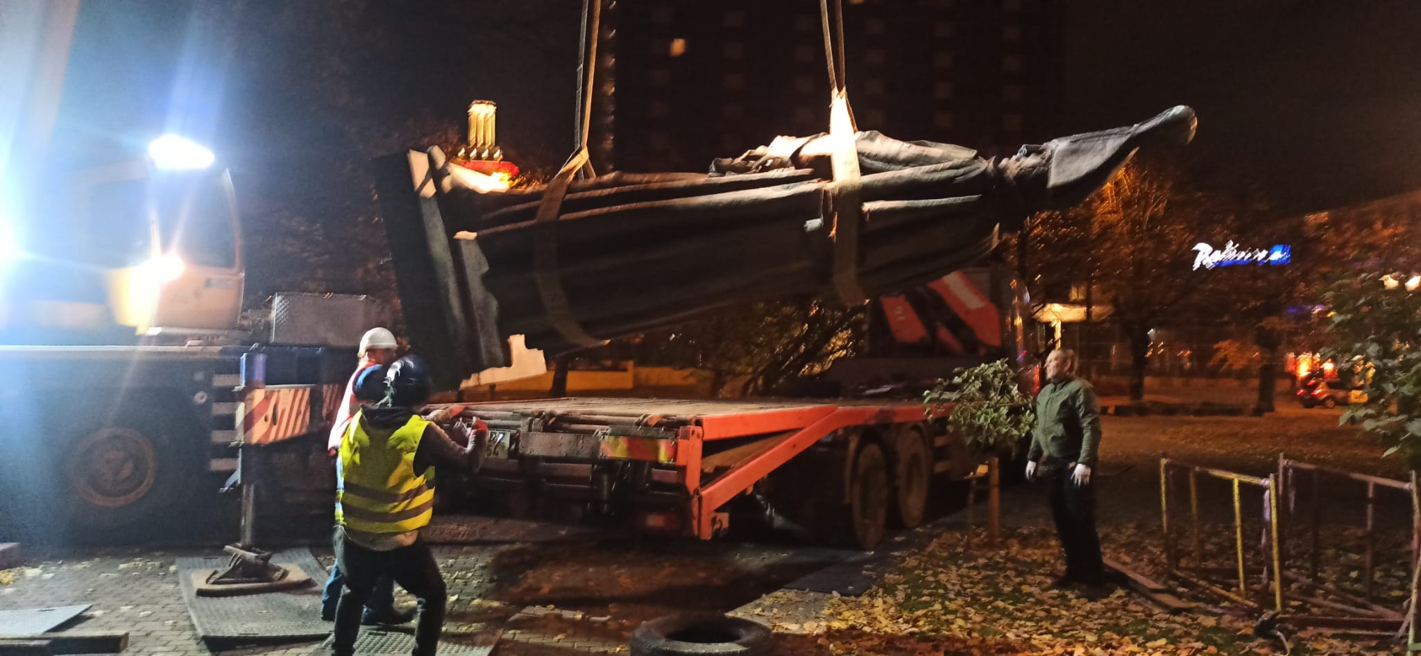 A monument to Russian commander Barclay de Tolly has been dismantled in ...