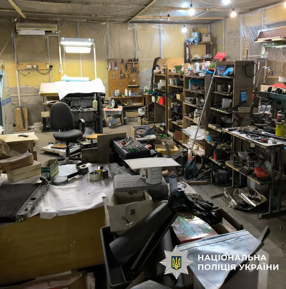 У Києві в підпільному цеху штампували фальшиві водійські посвідчення та ...