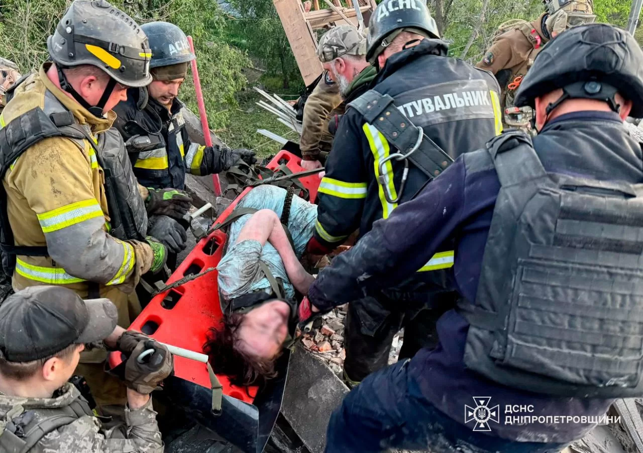 Russia struck Dnipro again during emergency response operations: six ...
